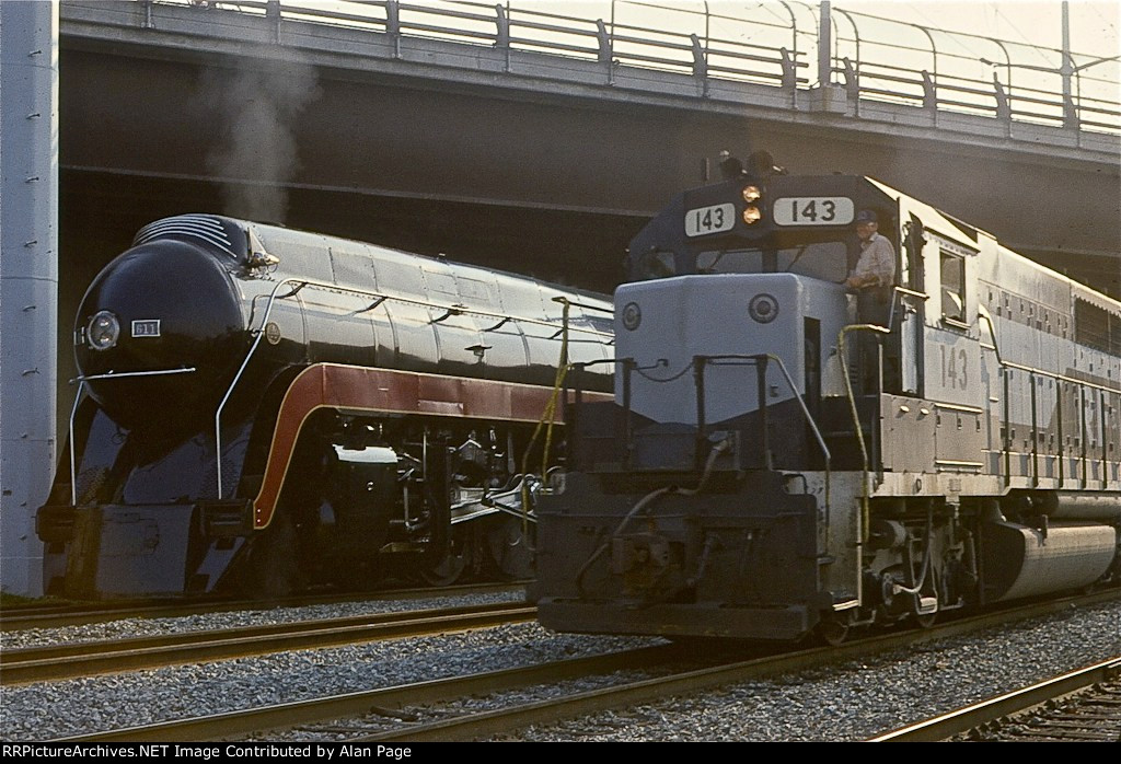 RF&P 143 and N&W 611 side by side